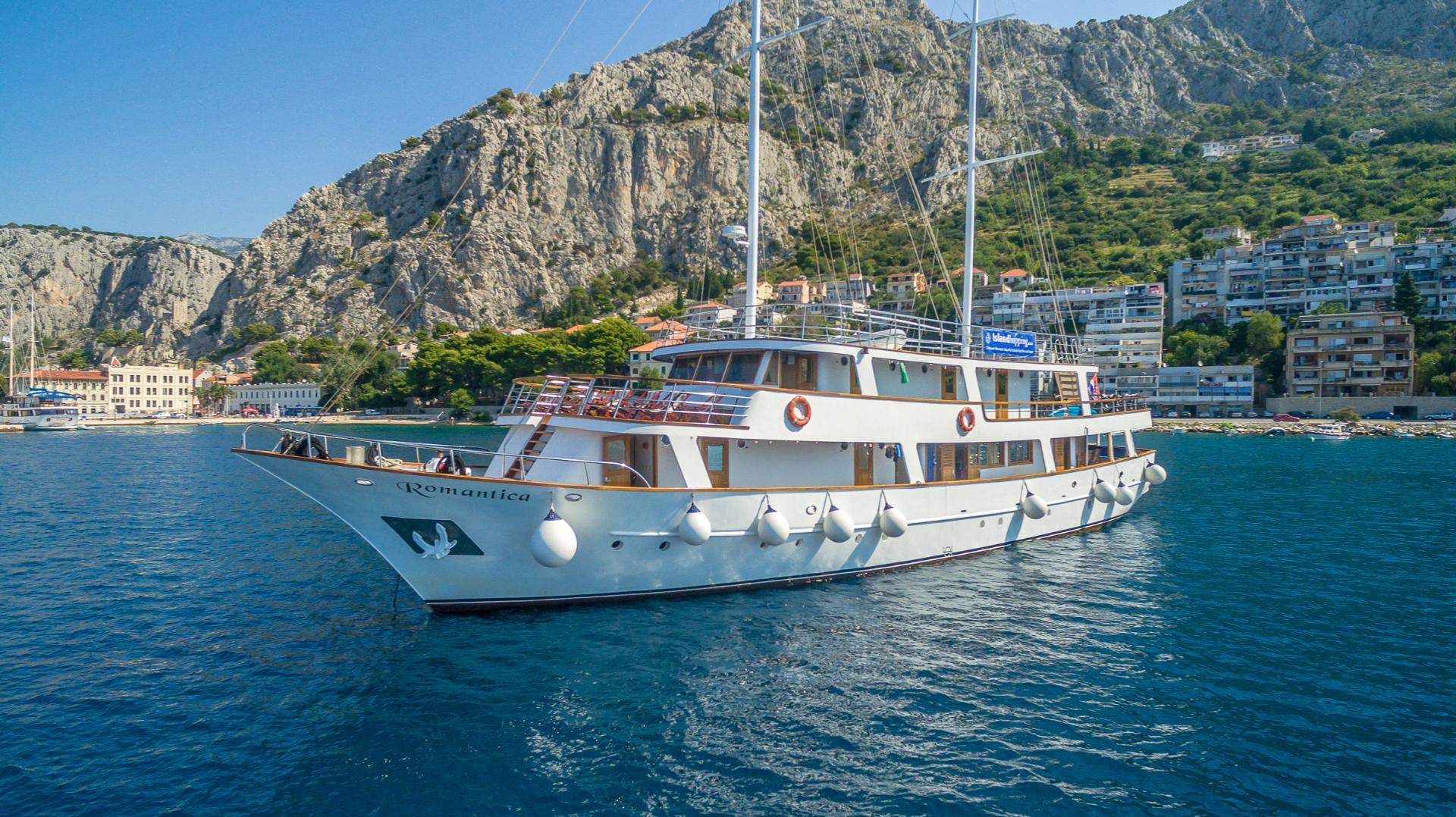 What is a Boat & Bike Cycling Holiday? | Freedom Treks